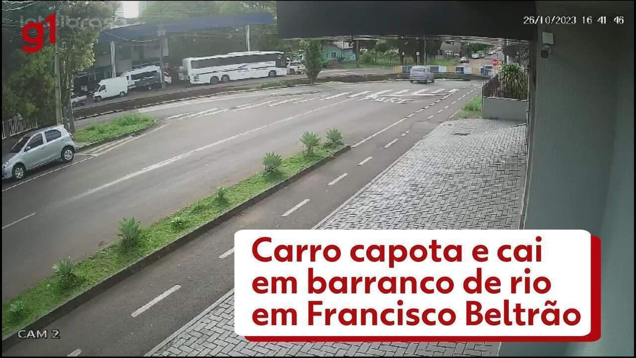 Carro capota e cai em barranco de rio em Francisco Beltrão; VÍDEO | Oeste e Sudoeste | G1