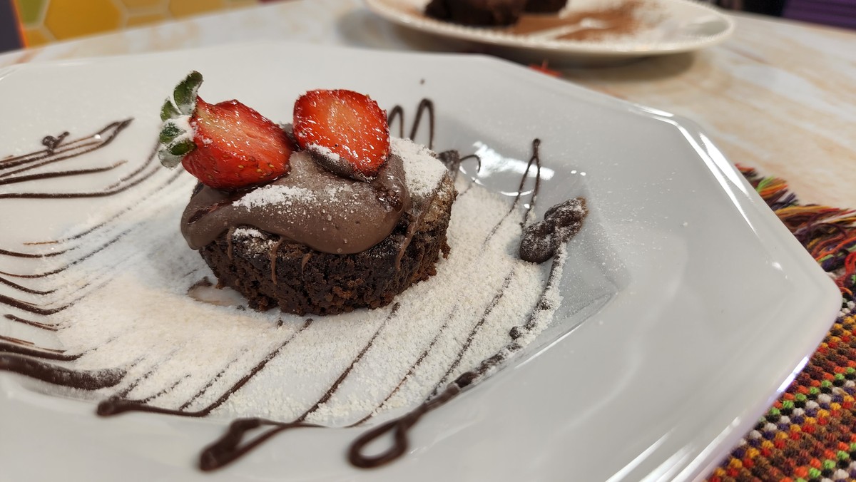 Bolinho de pinhão com chocolate é uma forma deliciosa e diferente de ...