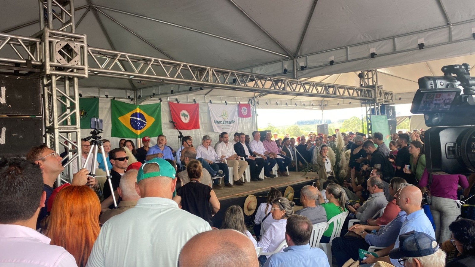 Comitiva do governo federal chega ao RS para visitar áreas afetadas ...