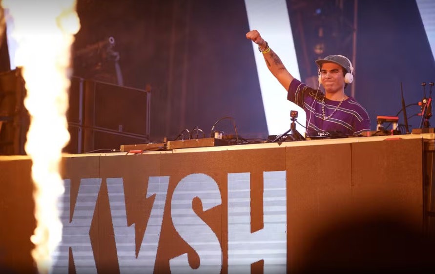 FOTOS E VÍDEOS: Corso da Tusca tem shows com reprodução de meme e ...