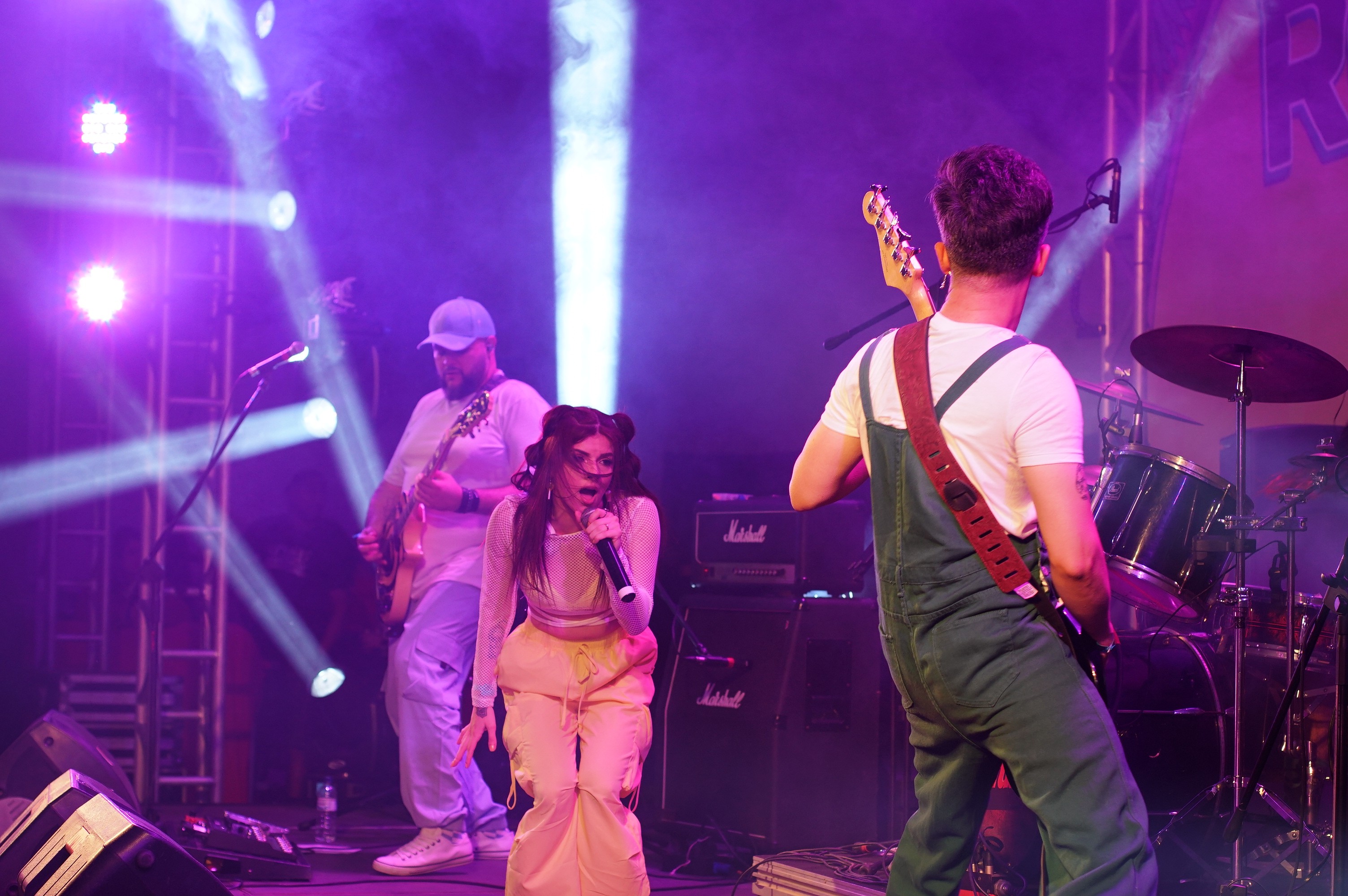 Crypta: quem é a banda brasileira que colocou o death metal feminino ...