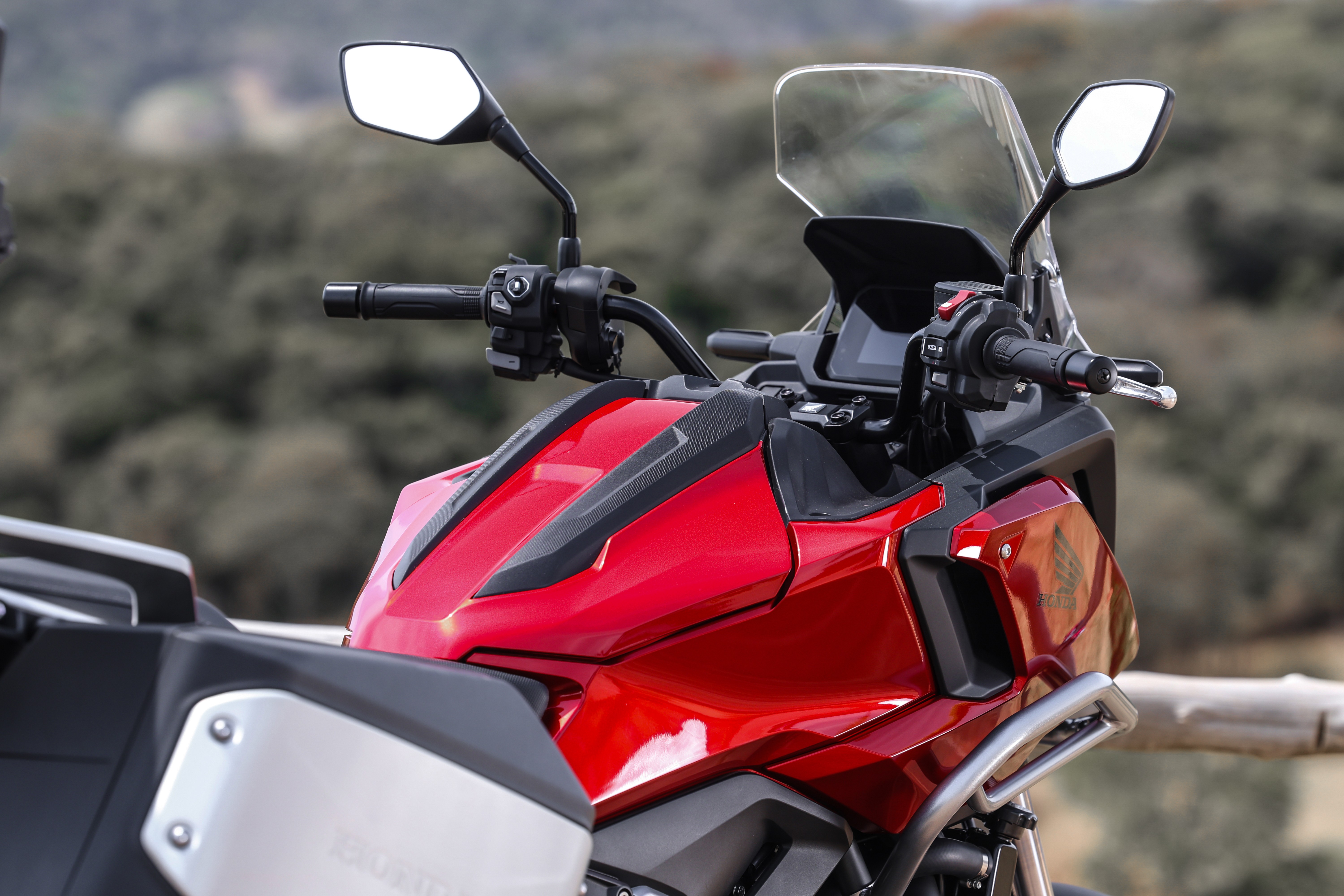 Honda NC 750X 2026 chega com câmbio automático e freio de mão; veja o ...