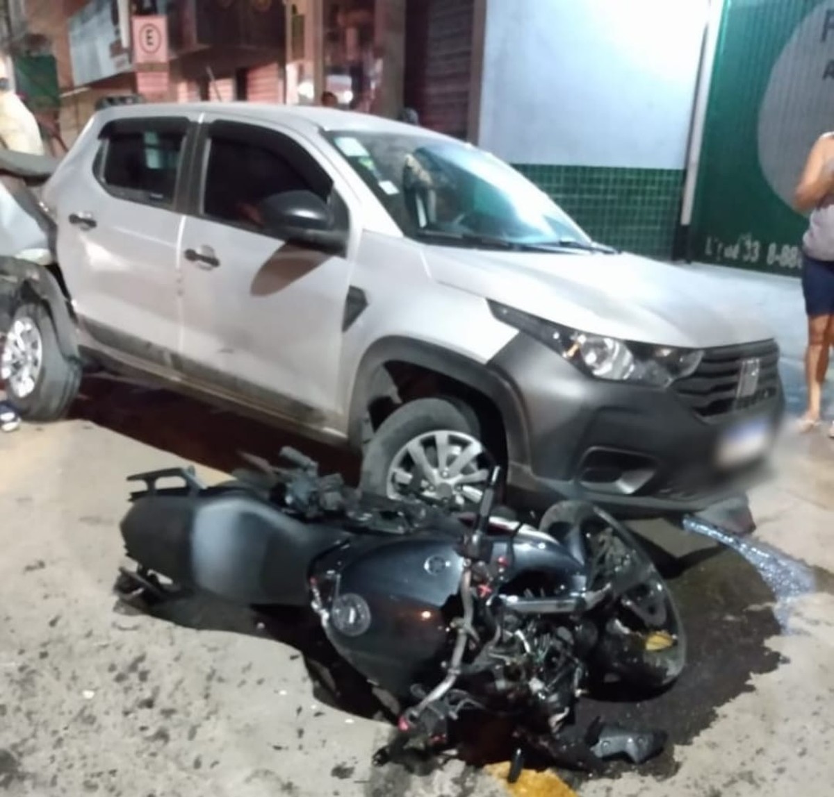 Motociclista fica ferido em acidente com carro em Volta Redonda | Sul do Rio e Costa Verde | G1