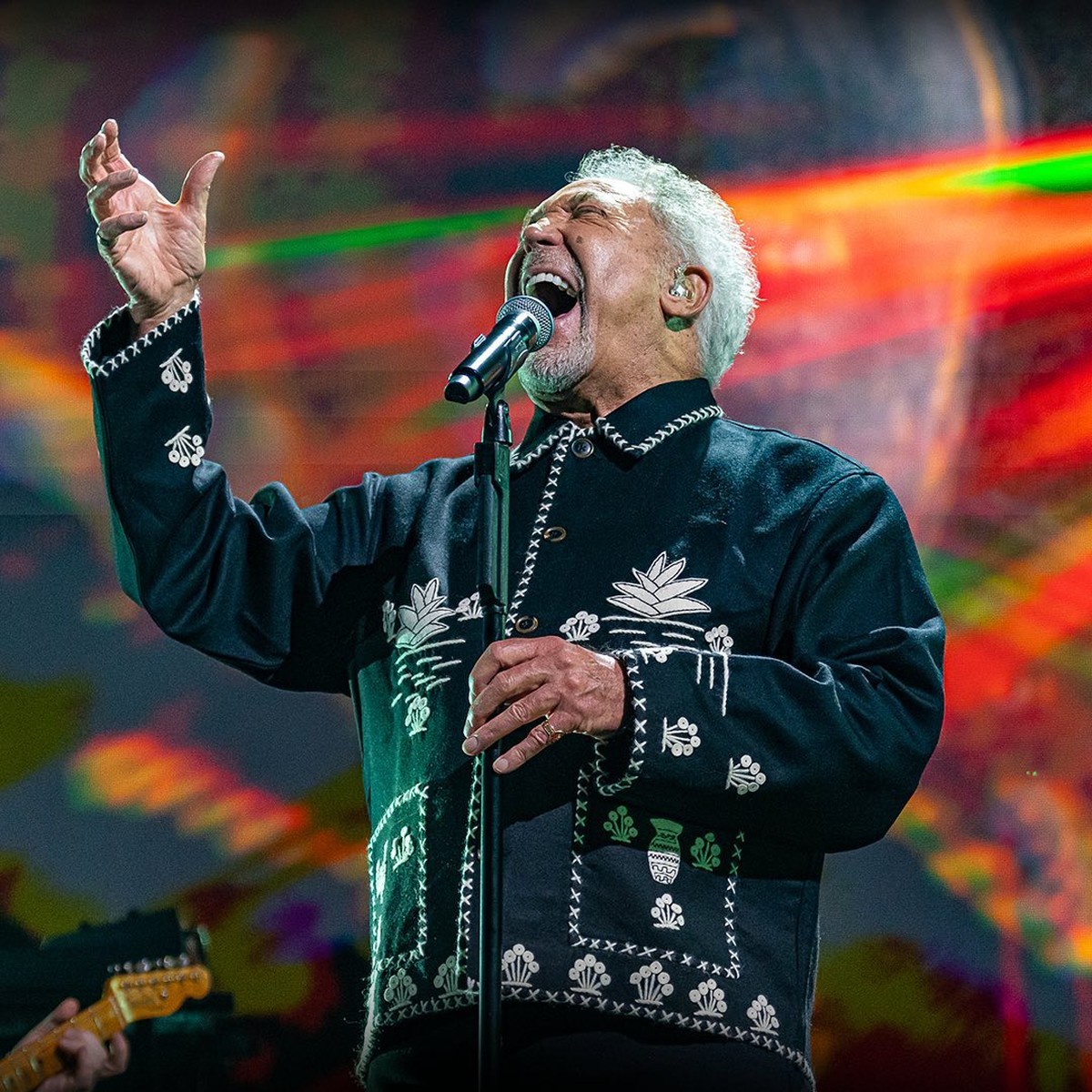 Tenho 83 anos e quero ser o melhor que posso aos 83 anos, diz Tom Jones ...