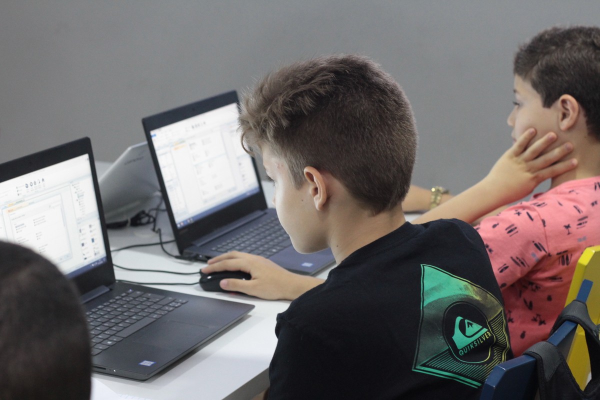 Crianças Aprendem Linguagem De Programação E Criam Jogos Em João