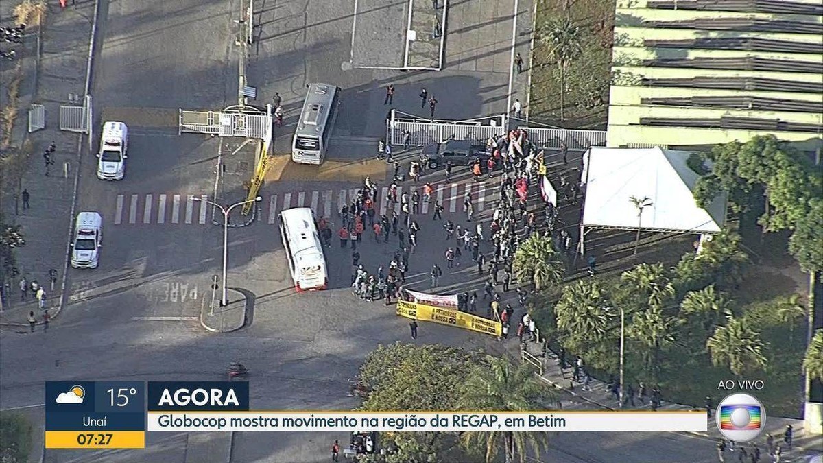 Petroleiros iniciam greve e fazem manifestação na Regap, na Grande BH ...