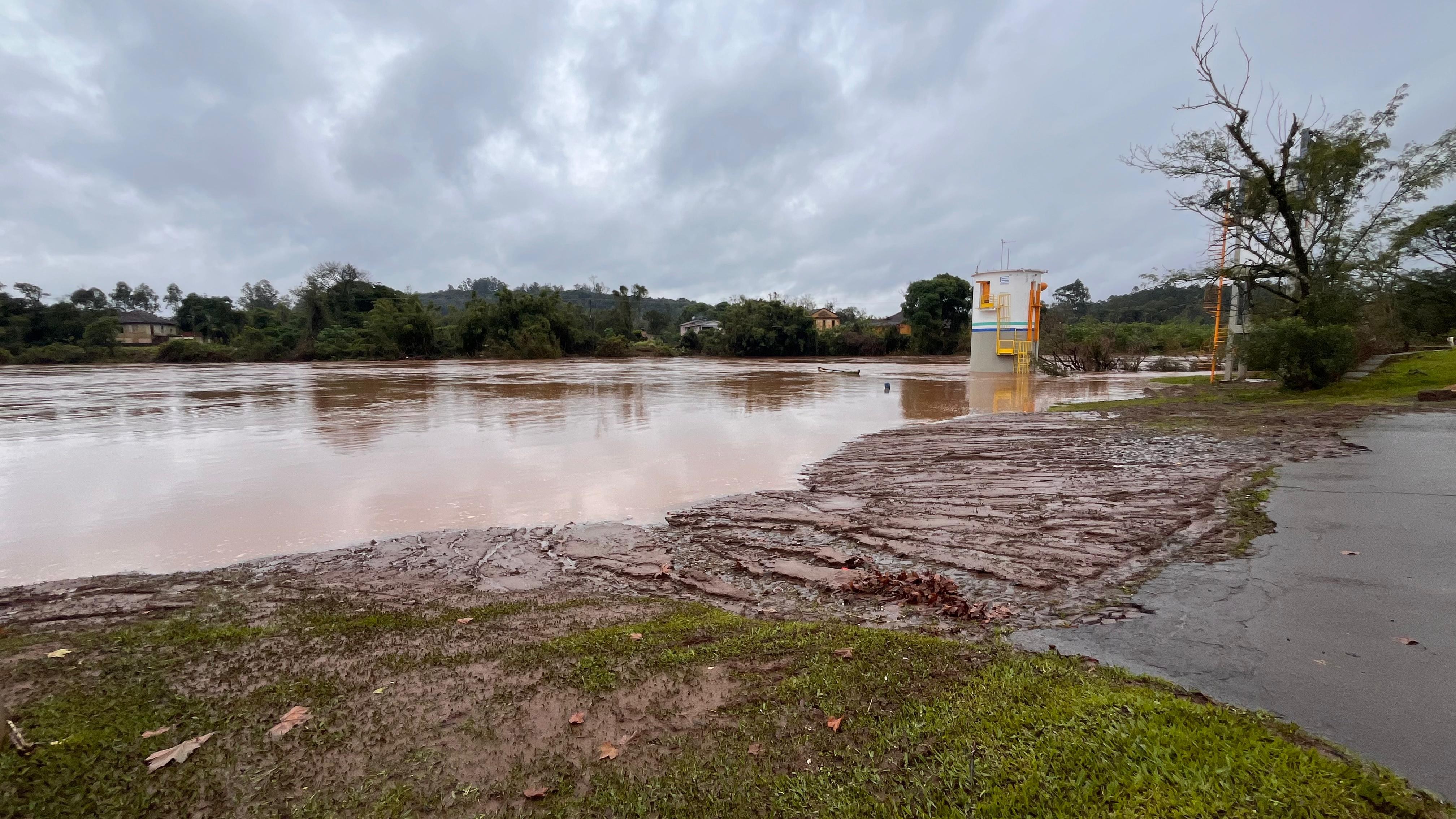 Rios atingem cota de inundação no RS; confira a situação das chuvas no ...