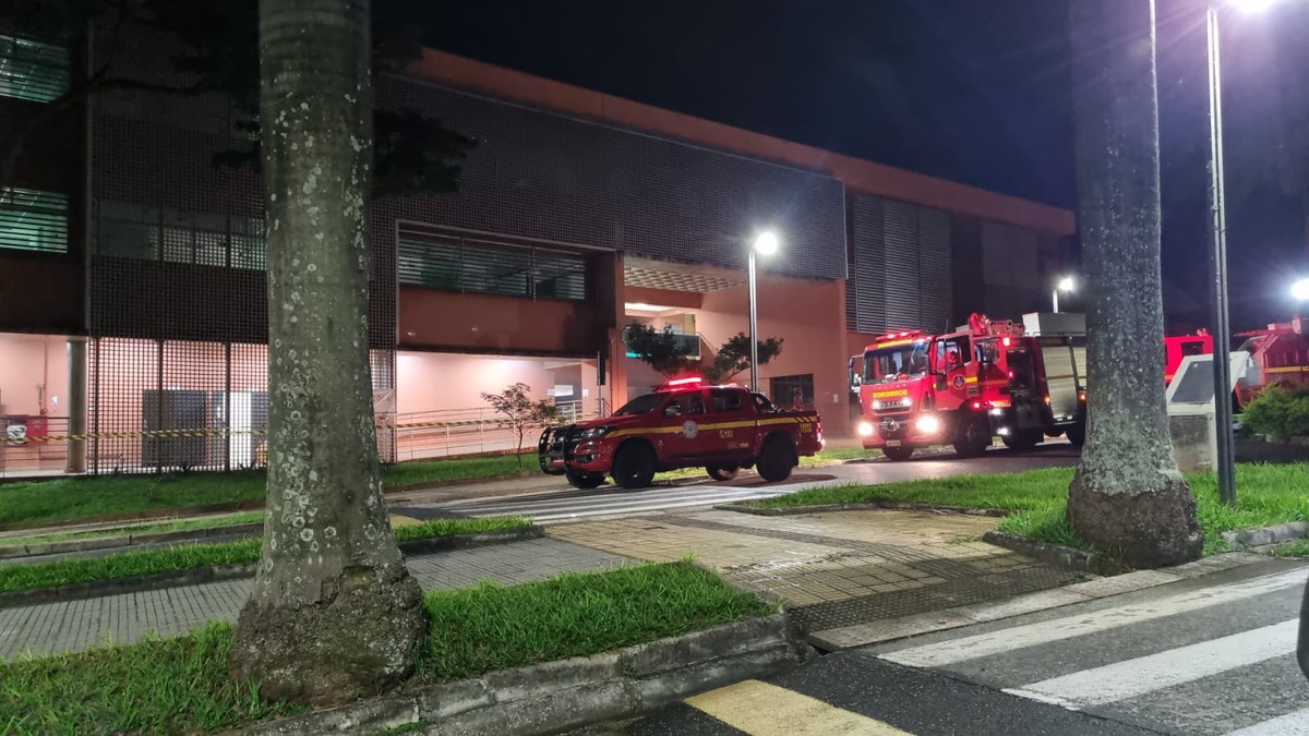 Bloco da UFU em Uberlândia é isolado após princípio de incêndio em ...