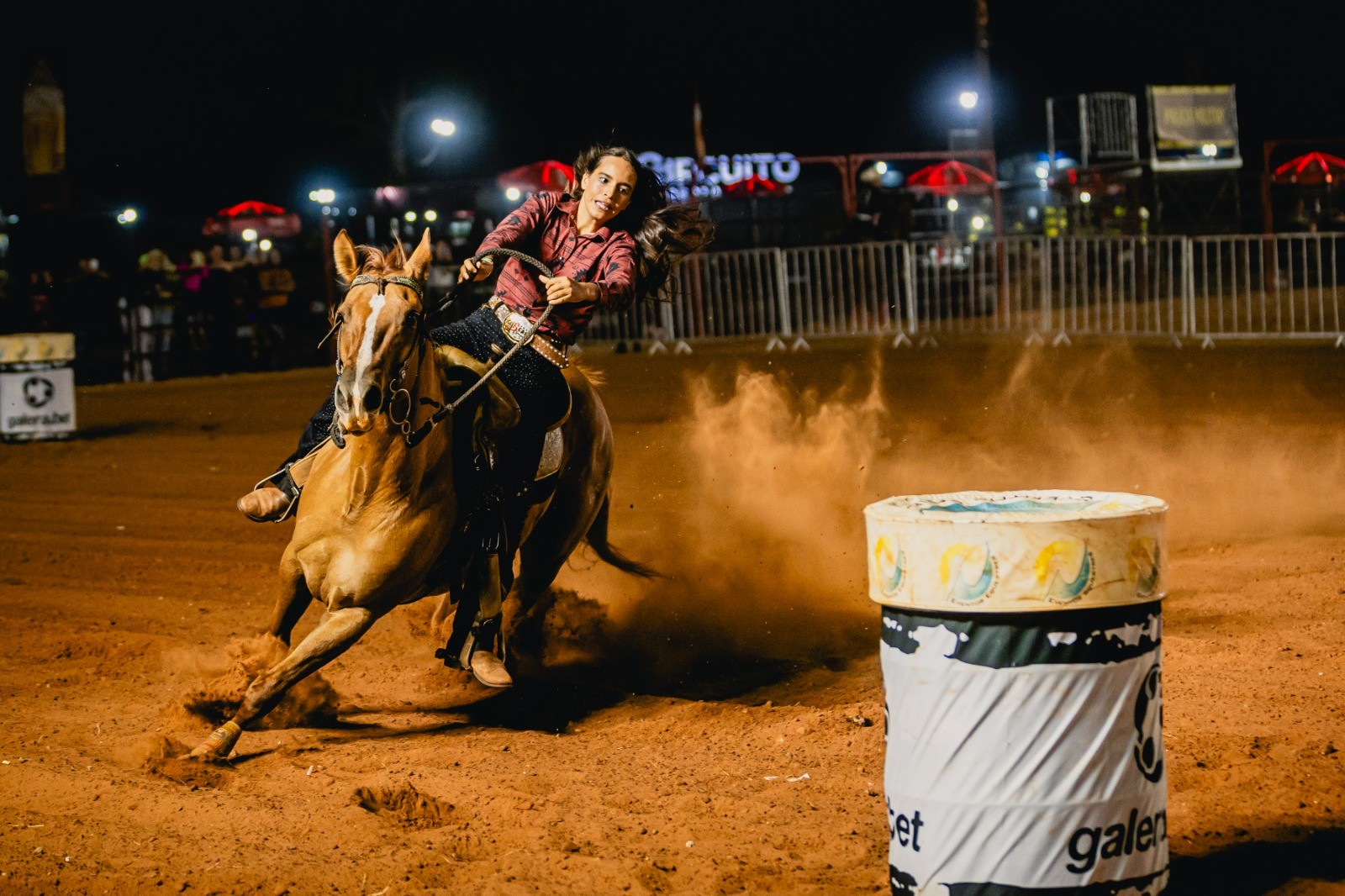 Após superar três touros, peão de Viradouro, SP, é campeão do rodeio em ...
