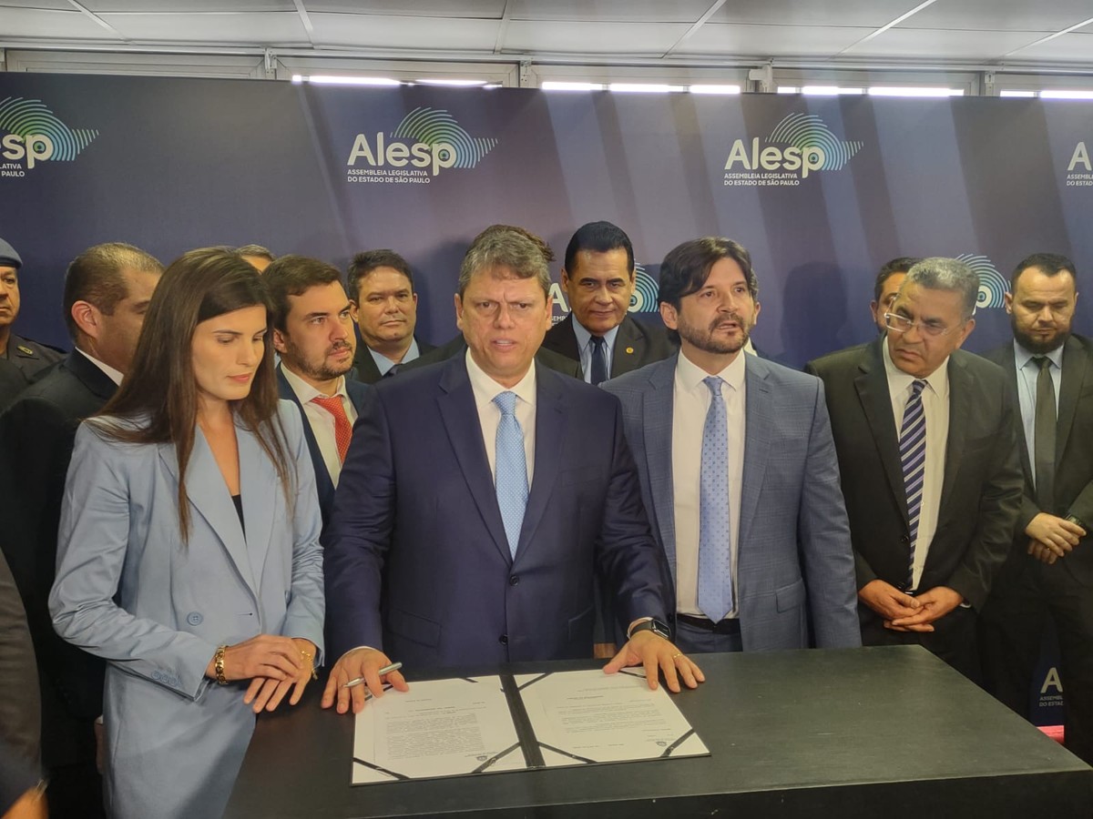 Tarcísio Entrega Para Deputados De Sp Proposta De Reajuste No Salário