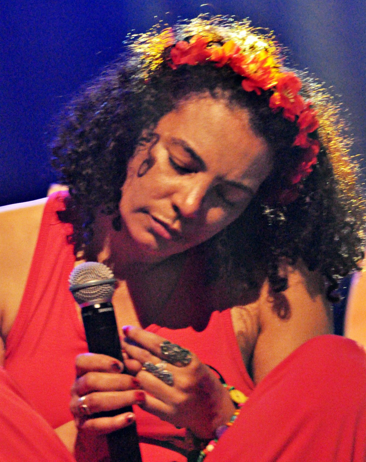 Roseli Martins canta suas músicas com letras fortes no Sesc de Bauru ...