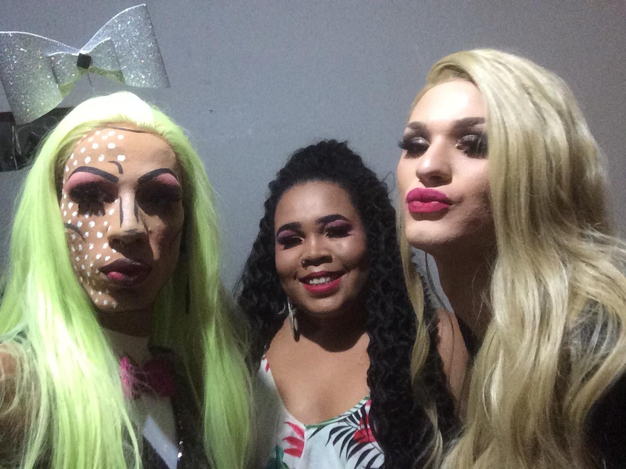 'Drag queens' criam 'reality show' na Internet em busca de visibilidade ...
