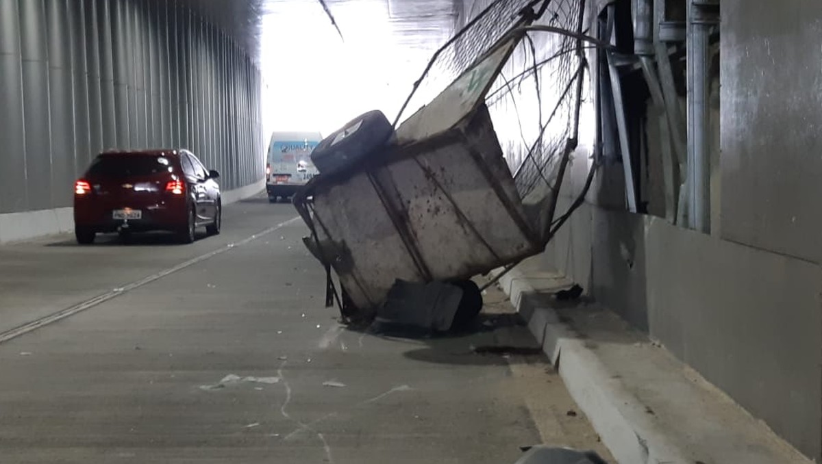 Carro bate em carroça e deixa um ferido no túnel da Avenida Alberto Sá ...