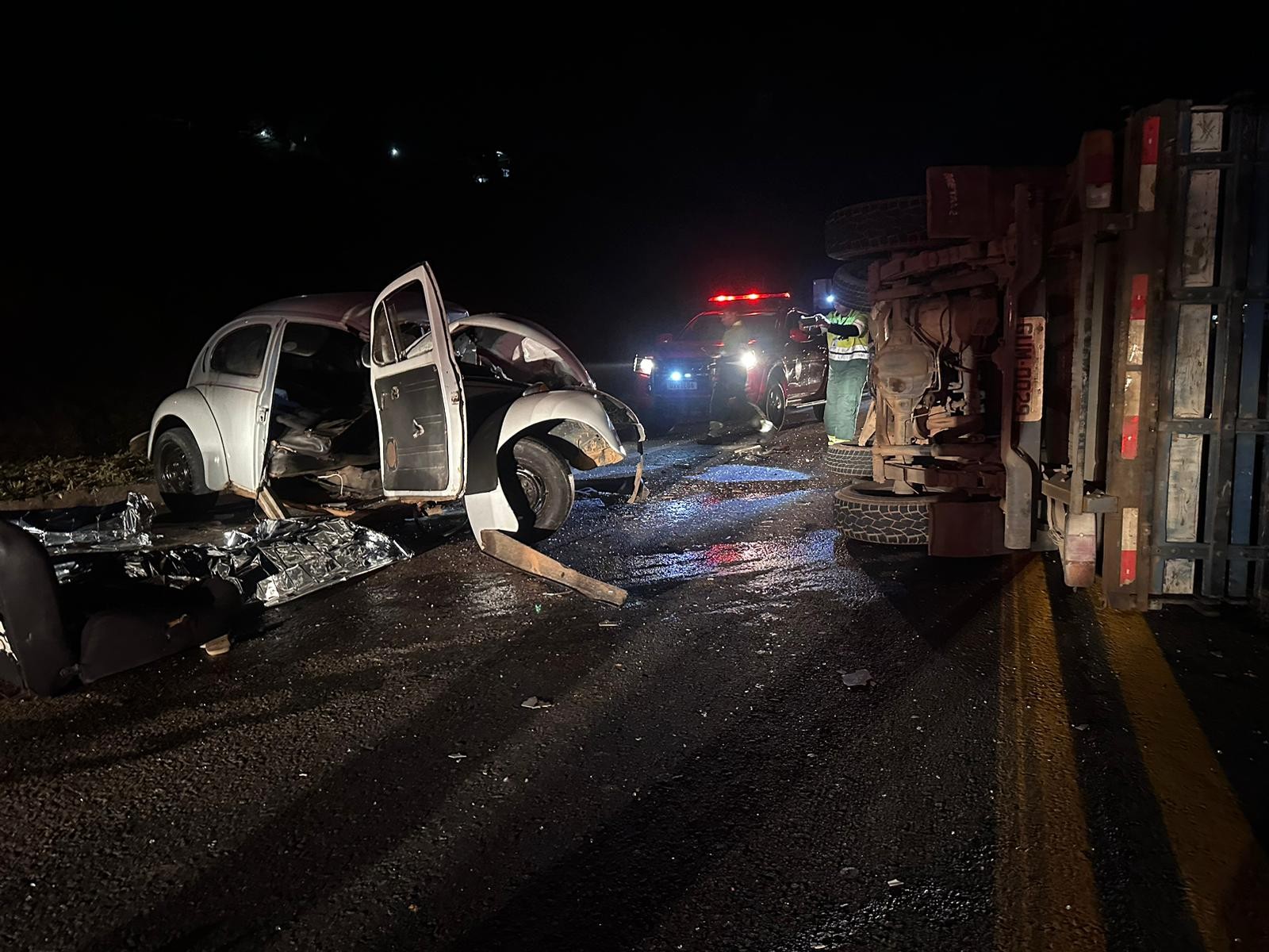Acidente entre fusca e caminhão deixa mortos e feridos graves na BR-116, em Leopoldina | Zona da ...