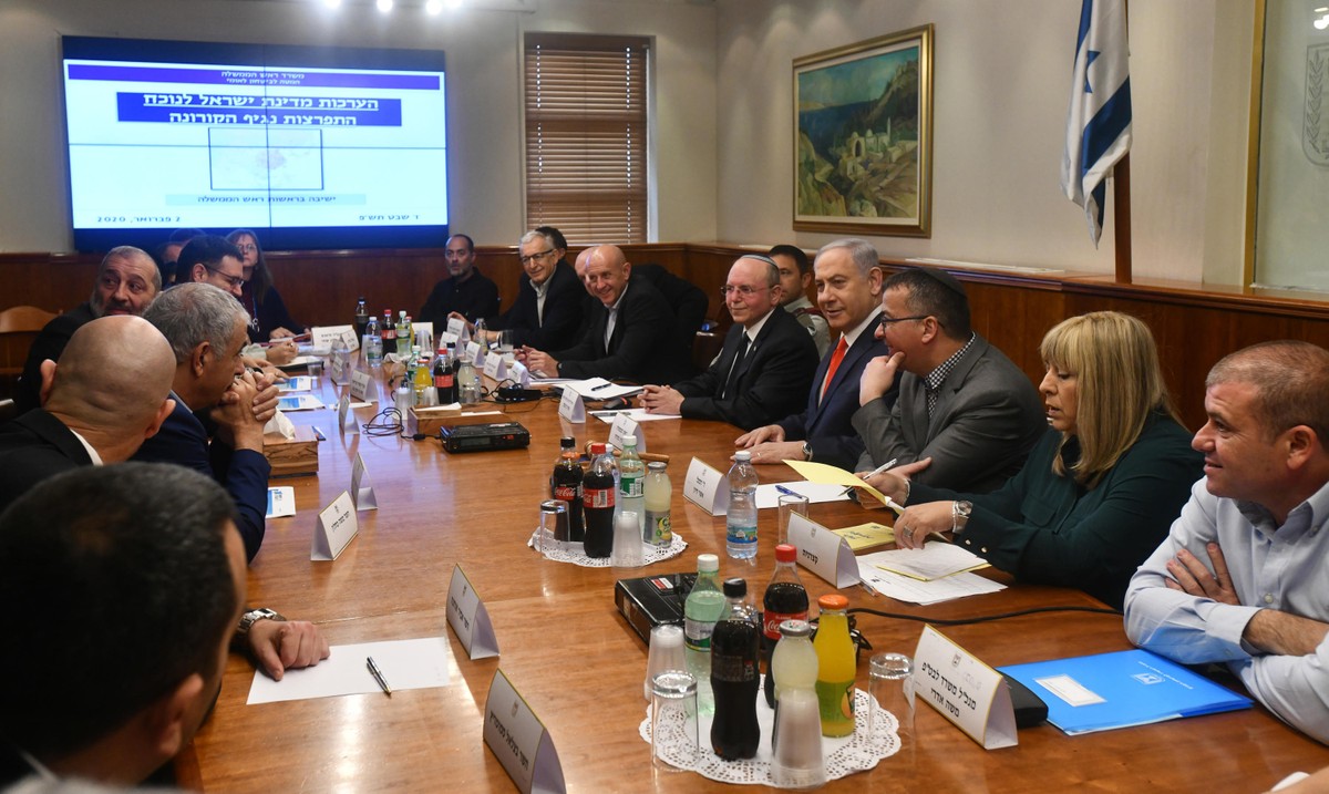 Israel anuncia bloqueio de chegadas da China para impedir coronavírus ...