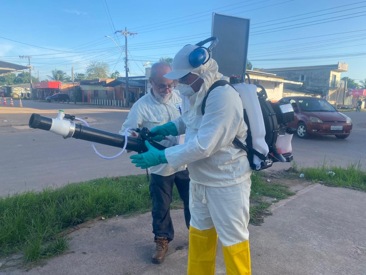 Inseticida à base d'água usado contra o mosquito Aedes aegypti é ...