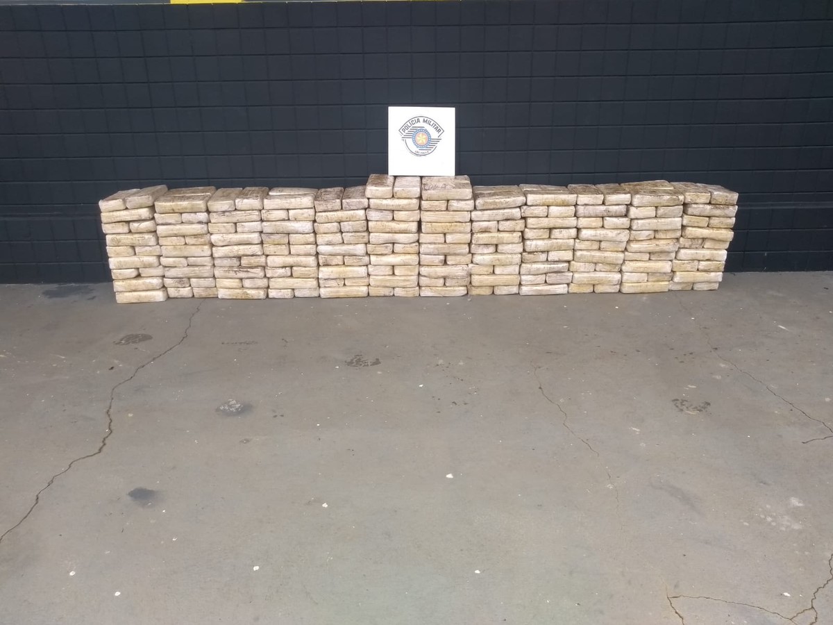 Motorista é preso com tabletes de crack escondidos em tanque de ...