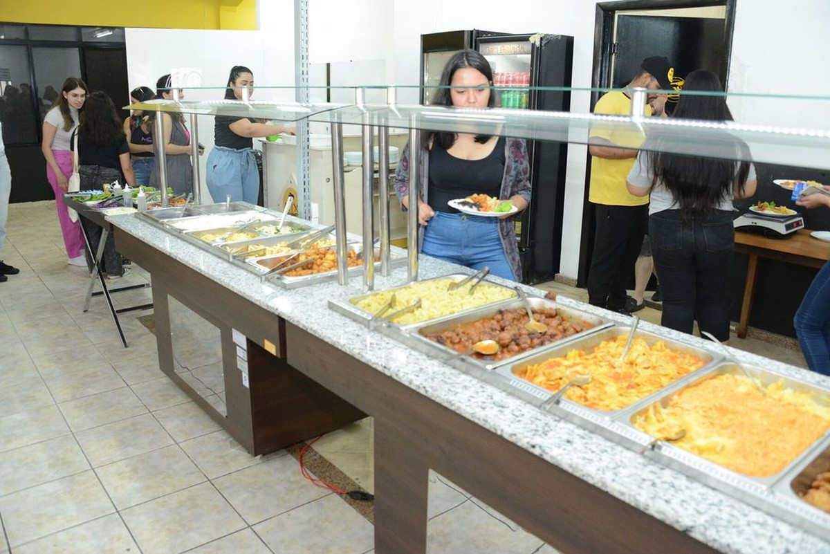 Unicentro reabre restaurante universitário com buffet livre a R$ 12 ...