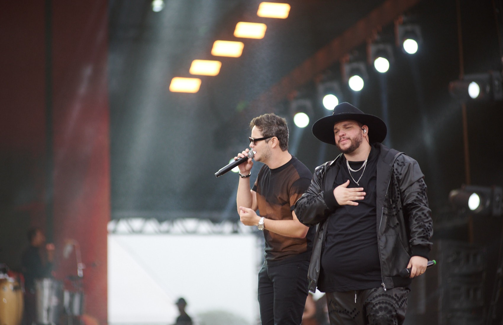 Felipe & Rodrigo amanhecem no palco do rodeio de Ribeirão Preto com ...