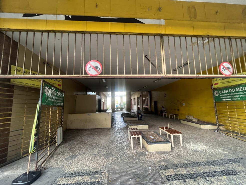 Lojas são desapropriadas para construção de praça em prédio icônico no ...