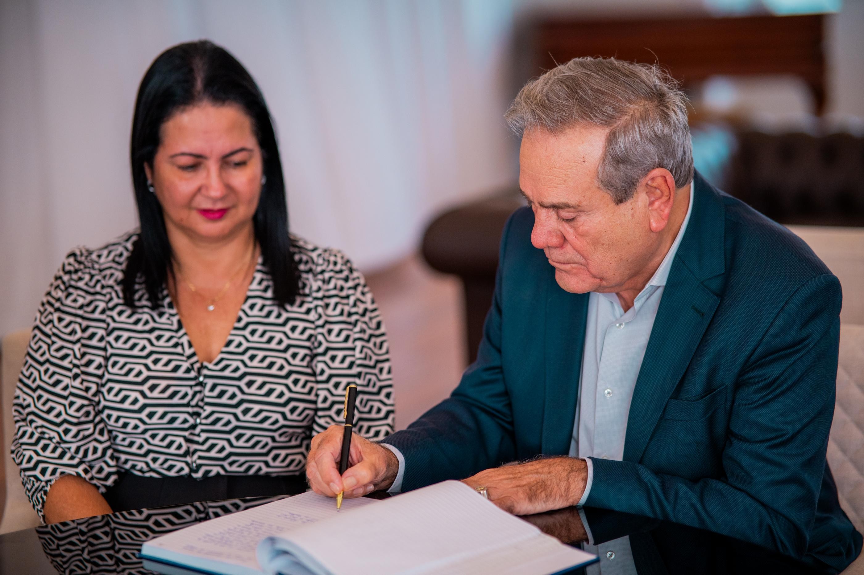 Com viagem de Paulo Dantas a Portugal, Ronaldo Lessa assume o Governo ...