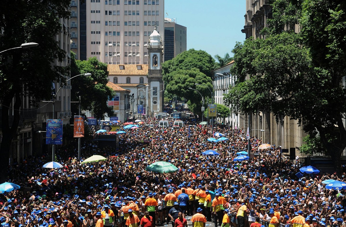 FOTOS: veja imagens dos blocos de rua deste domingo no Rio
