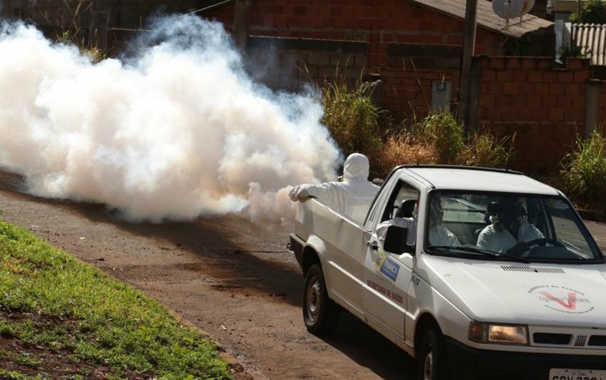 Operação 'fumacê' contra Aedes aegypti passa por 10 bairros de ...