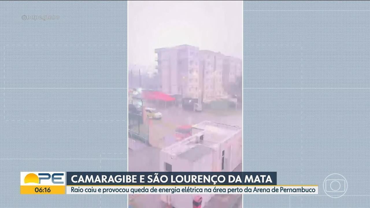 Raio cai em Camaragibe e deixa moradores sem energia; VÍDEO | G1