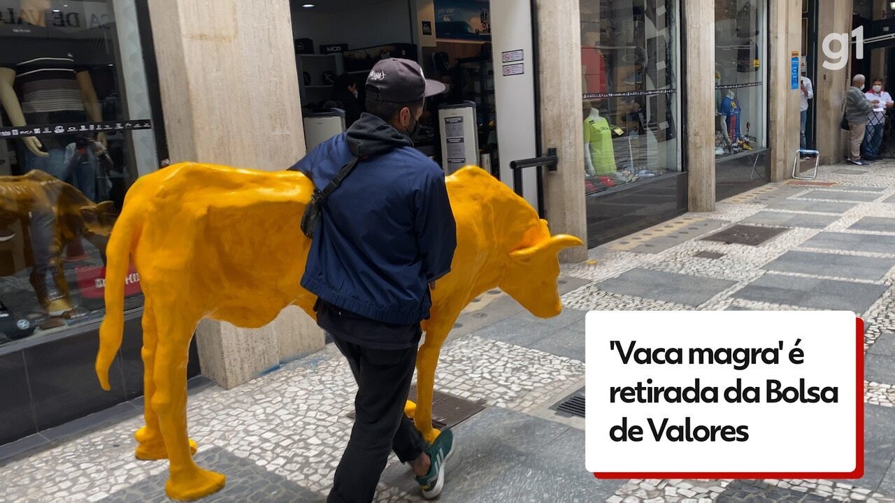 'Vaca magra' é instalada em frente à Bolsa de Valores, no Centro de SP ...