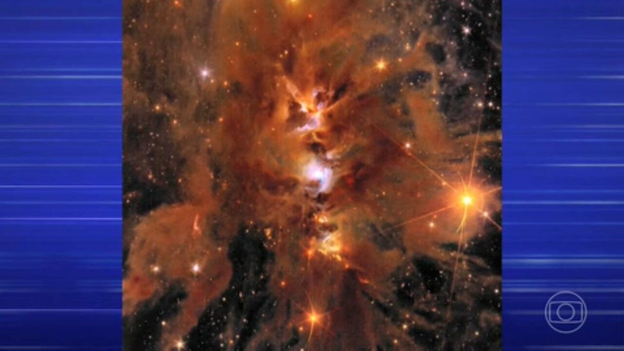 Telescópio espacial detecta raro 'anel de Einstein' de luz ao redor de galáxia | Ciência | G1