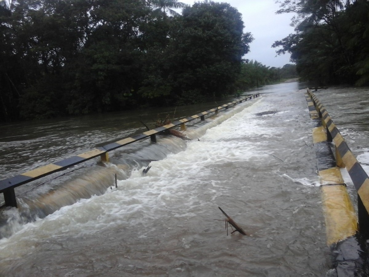 Nível de rio sobe e invade pontes na cidade de Calçoene, no Amapá ...
