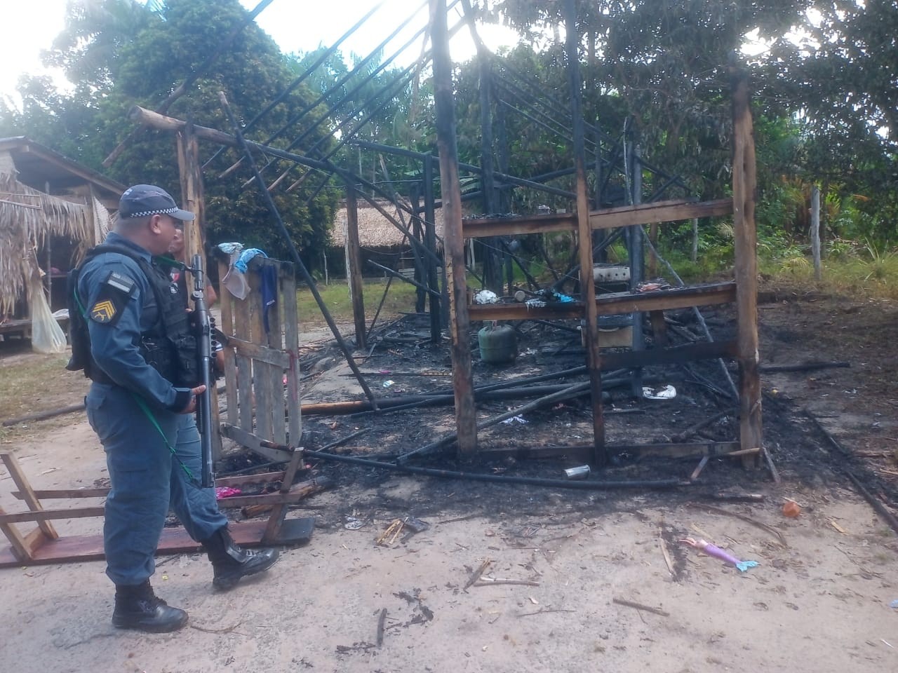 Homem é preso após atear fogo na casa da companheira no interior do ...