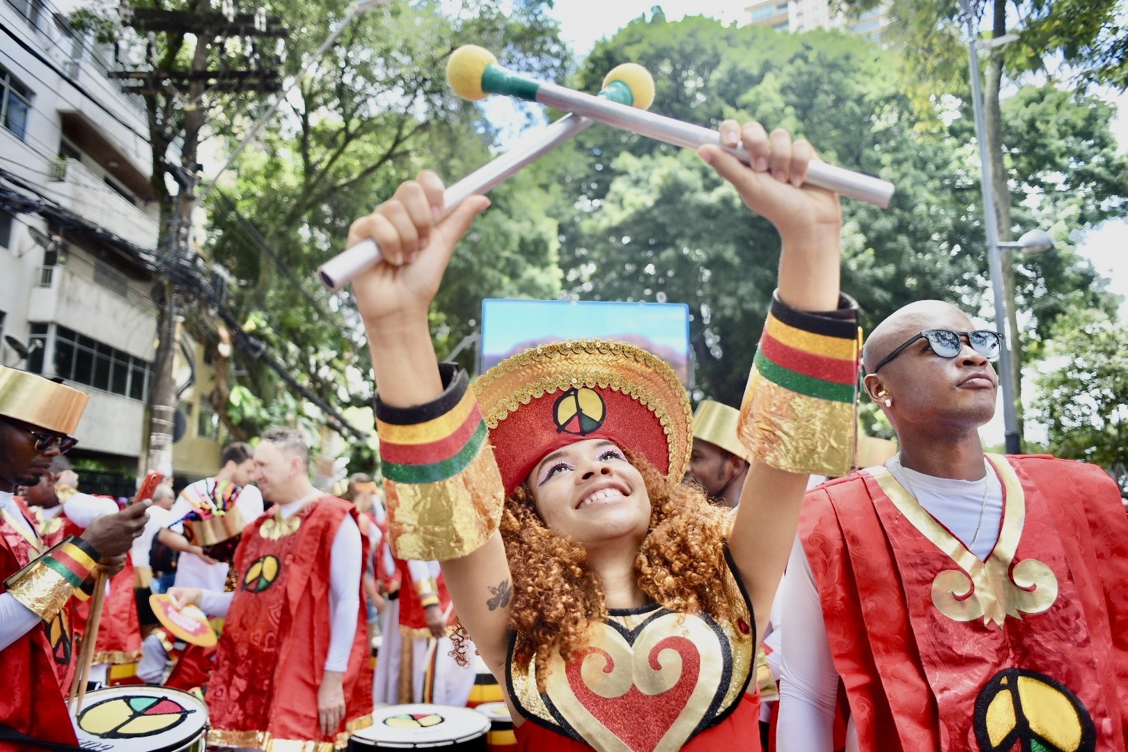 Tambores do Olodum: exposição gratuita celebra os 44 anos do bloco afro ...