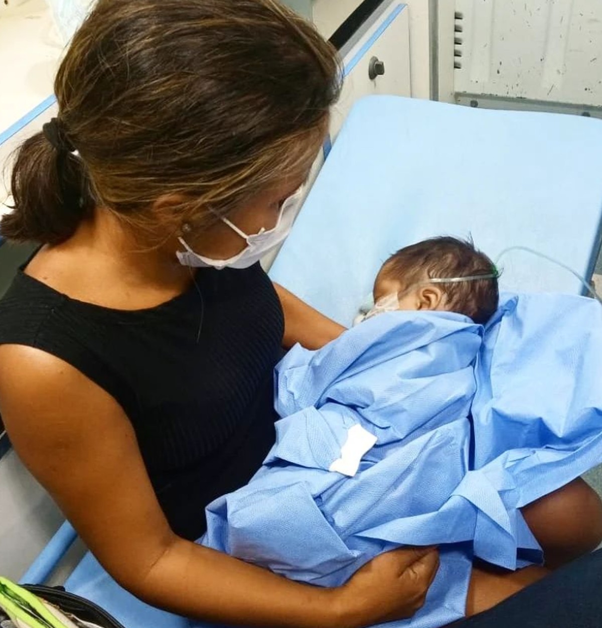 Bebê indígena de 3 meses é salvo pela PM após engasgar com leite ...