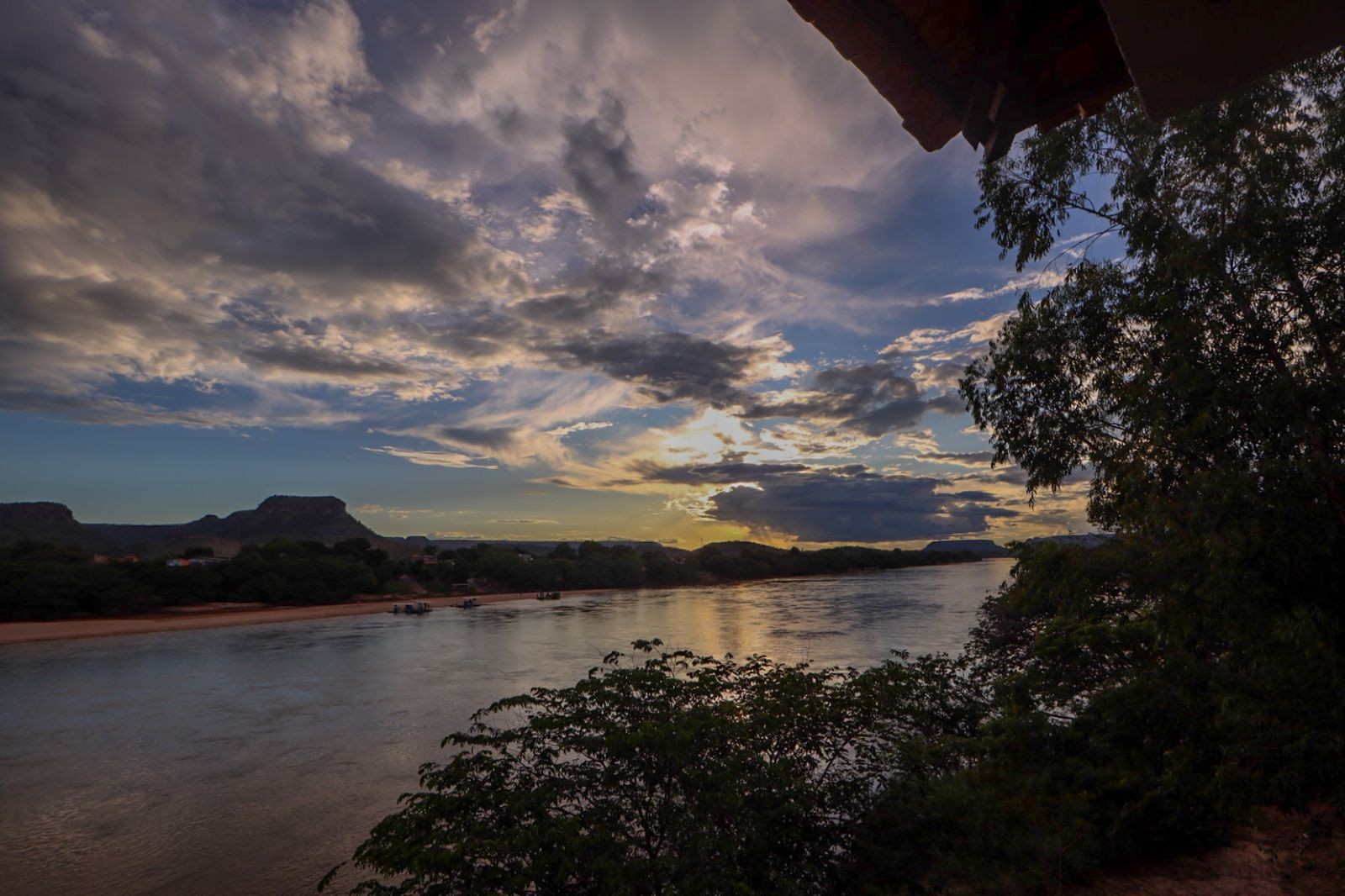 Fotógrafo percorre os 224 municípios do Piauí de moto para compor acervo cultural e de paisagens ...