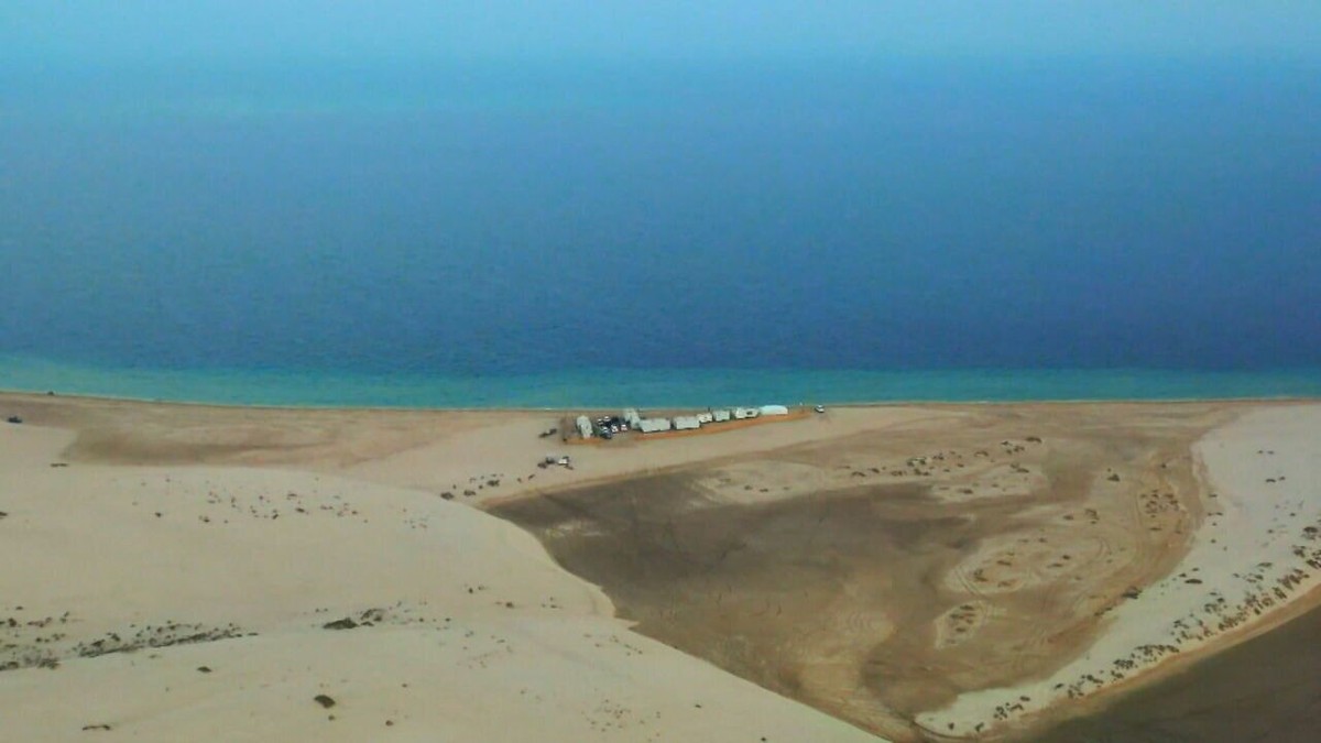Deserto no Catar é um dos poucos no mundo em que o mar encontra as ...