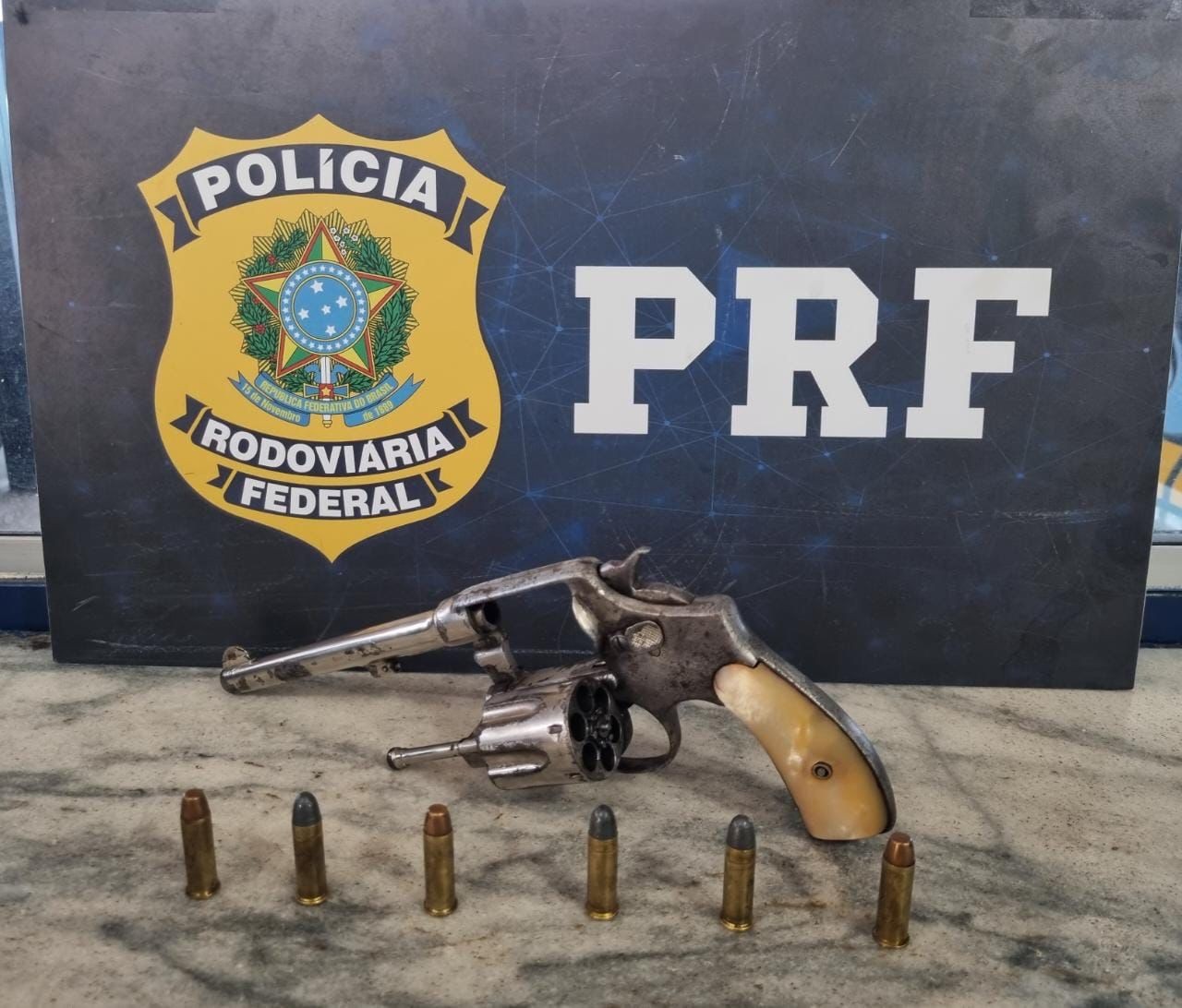 PRF resgata motorista feito refém em roubo e recupera carga em ...