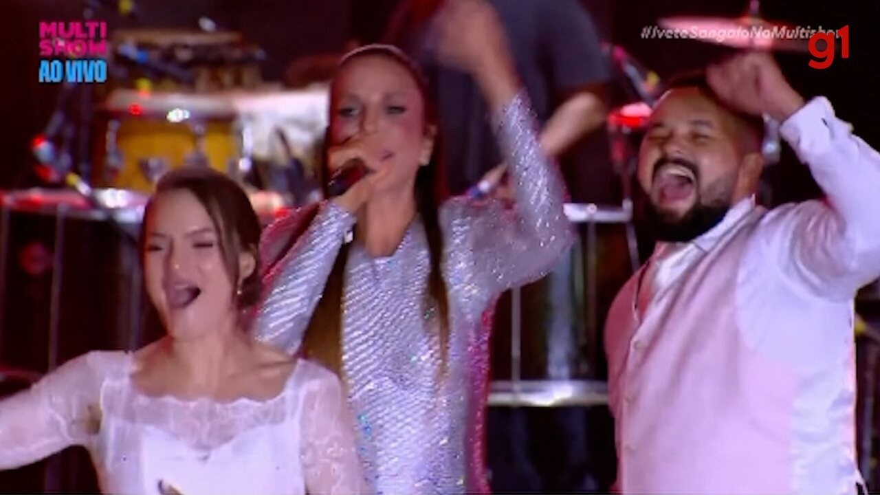 VÍDEO: Ivete Sangalo chama noivos no palco e faz 'casamento' durante show | Bahia | G1