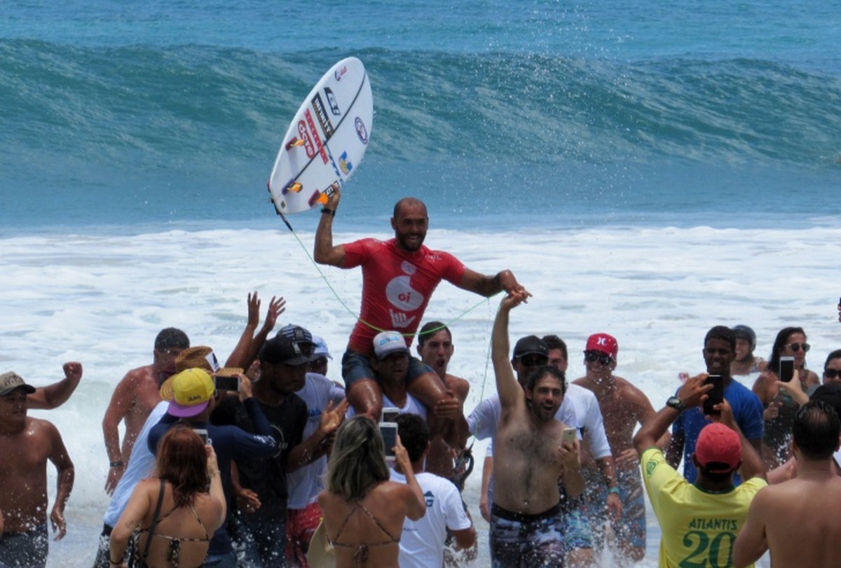 Jadson André vence etapa do Mundial de Surfe em Fernando de Noronha ...