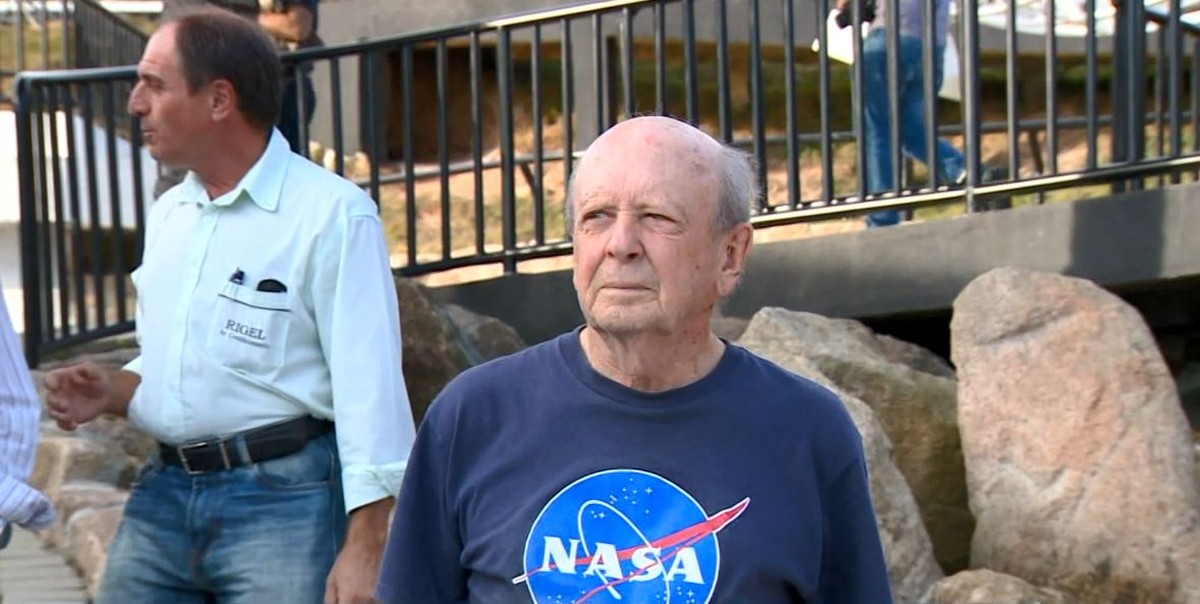 Nelson Travnik, astrônomo brasileiro que colaborou com o pouso do homem ...