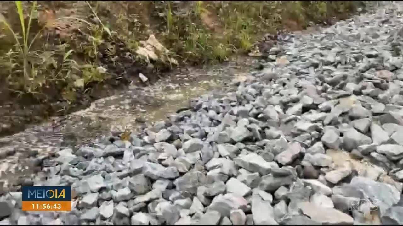 12 ton de açúcar vazam de trens, contaminam rio e matam peixes no PR | G1