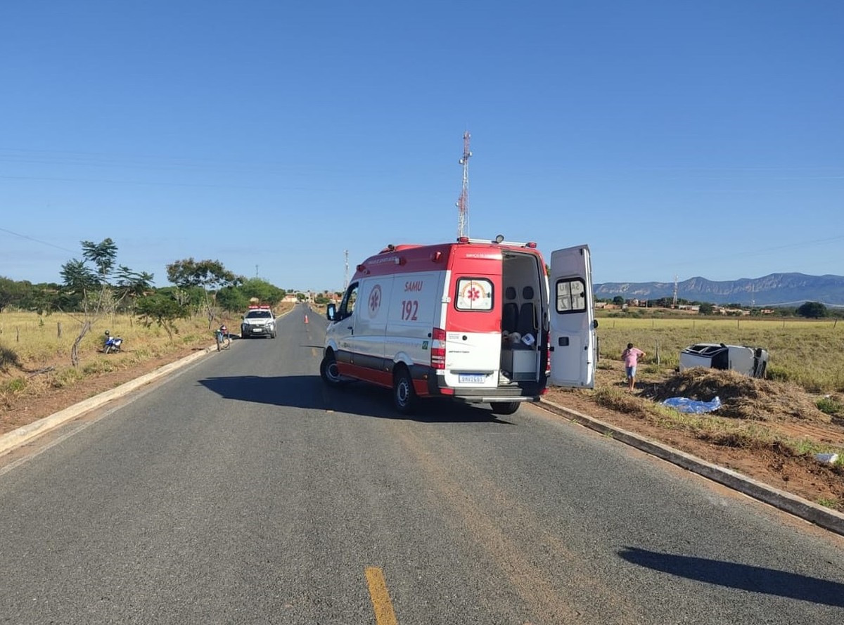 Capotamento deixa um morto e um ferido na LMG-635, em Catuti | Grande Minas | G1