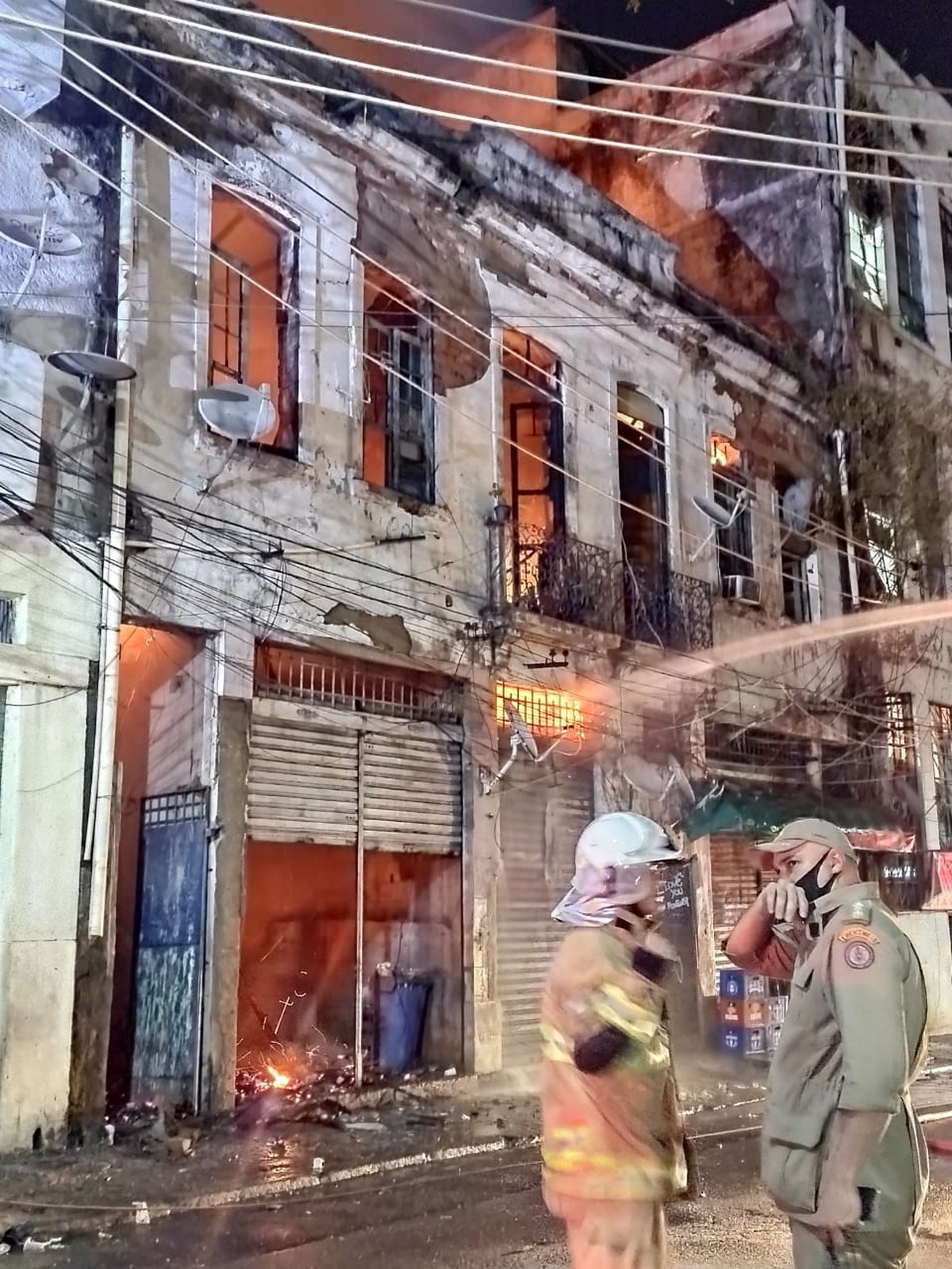 Incêndio atinge imóvel no Centro do Rio | Rio de Janeiro | G1
