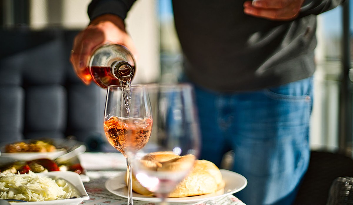 Combinar o vinho com o momento é mais importante que harmonizar com ...