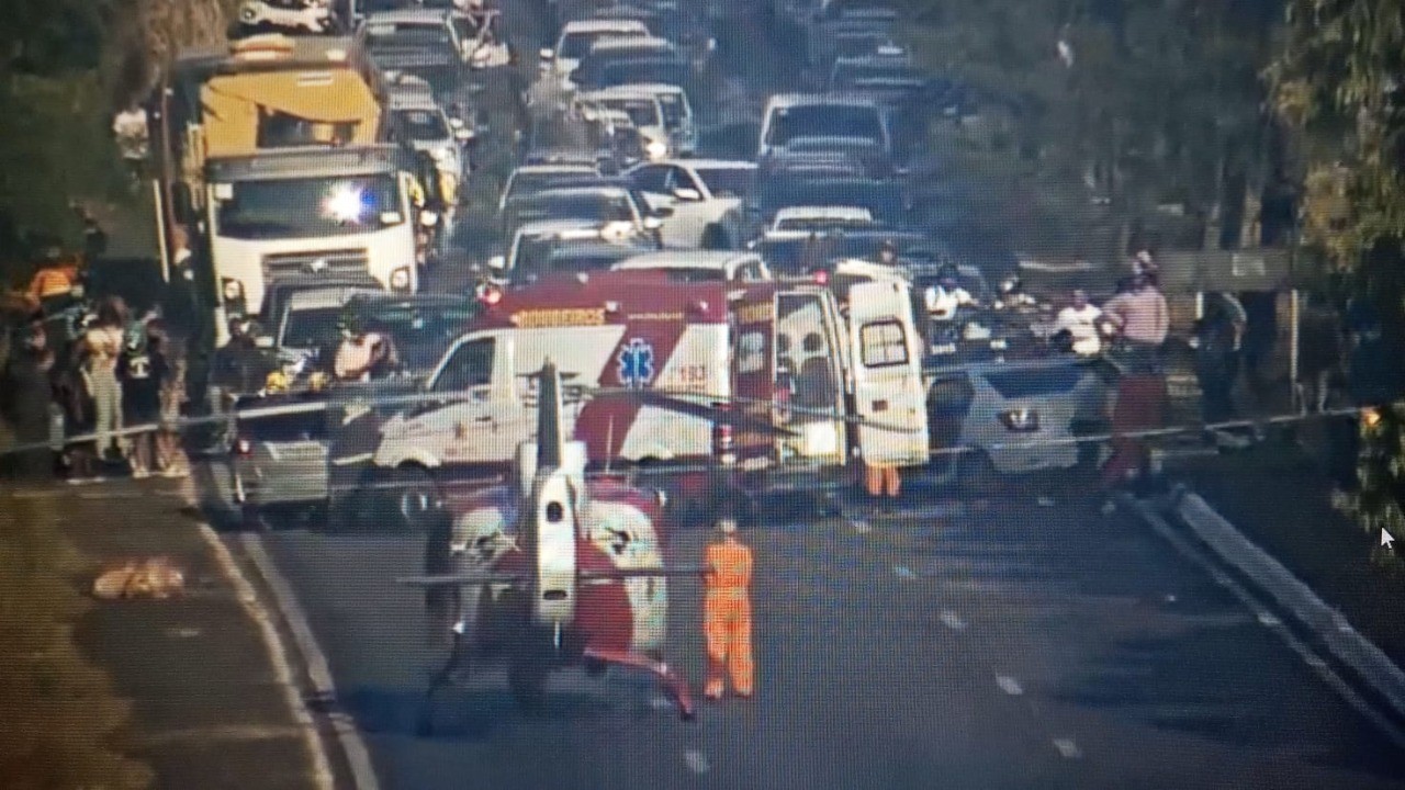 Carro atravessa EPGU e atinge outros dois veículos, em Brasília ...