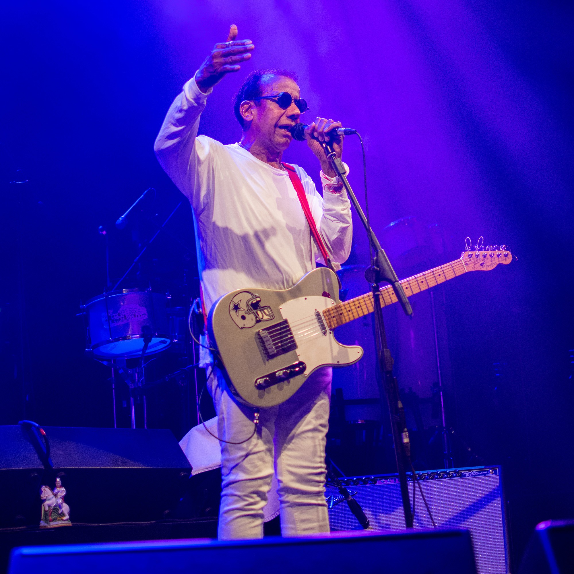 Jorge Ben Jor dá um baile no salão de hotel carioca com show movido por ...