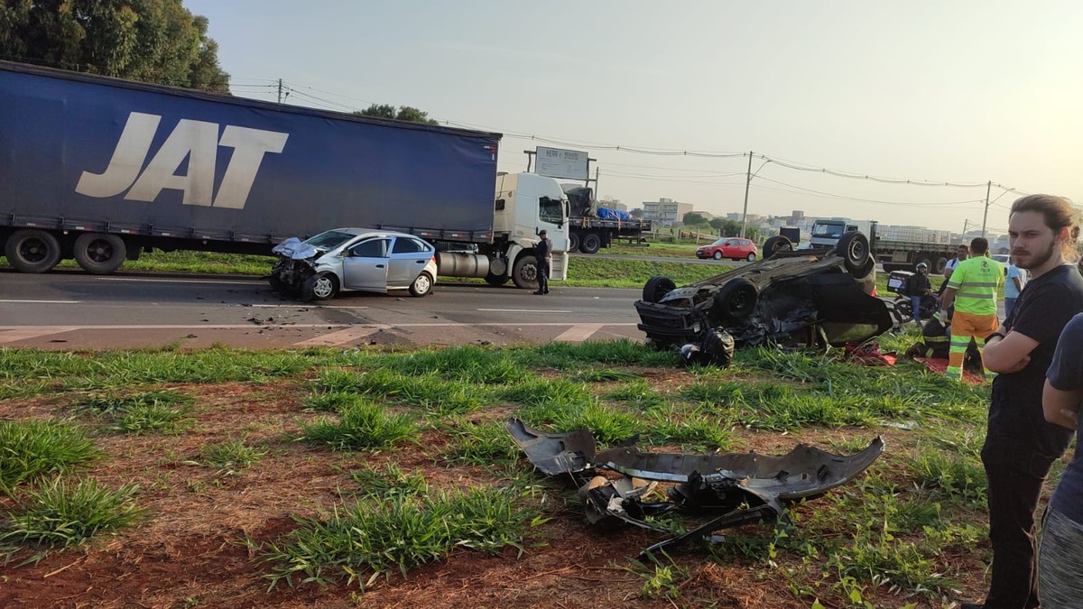 Engavetamento com quatro carros deixa uma pessoa ferida na Luiz de Queiroz, em Americana ...
