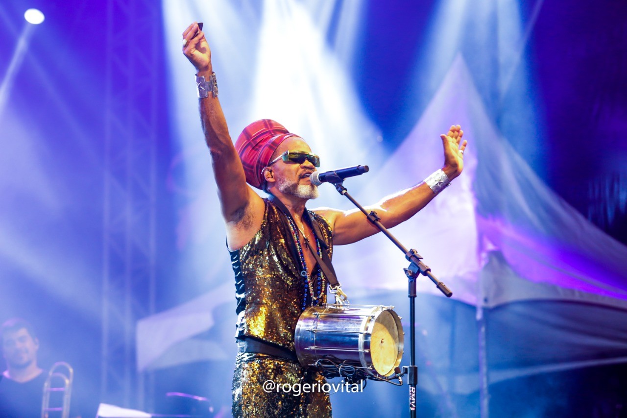 Evento reúne grandes nomes da axé music durante três dias de festa em ...