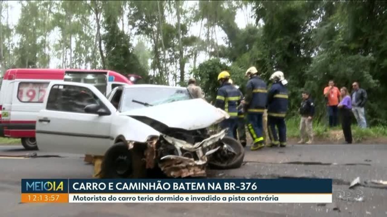 Motorista dorme no volante, invade pista contrária e bate de frente em carreta no noroeste do PR ...