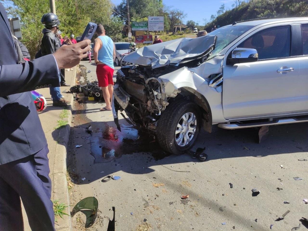 Acidente entre carro e moto deixa uma pessoa gravemente ferida na BR-356, em Ouro Preto | MG | G1